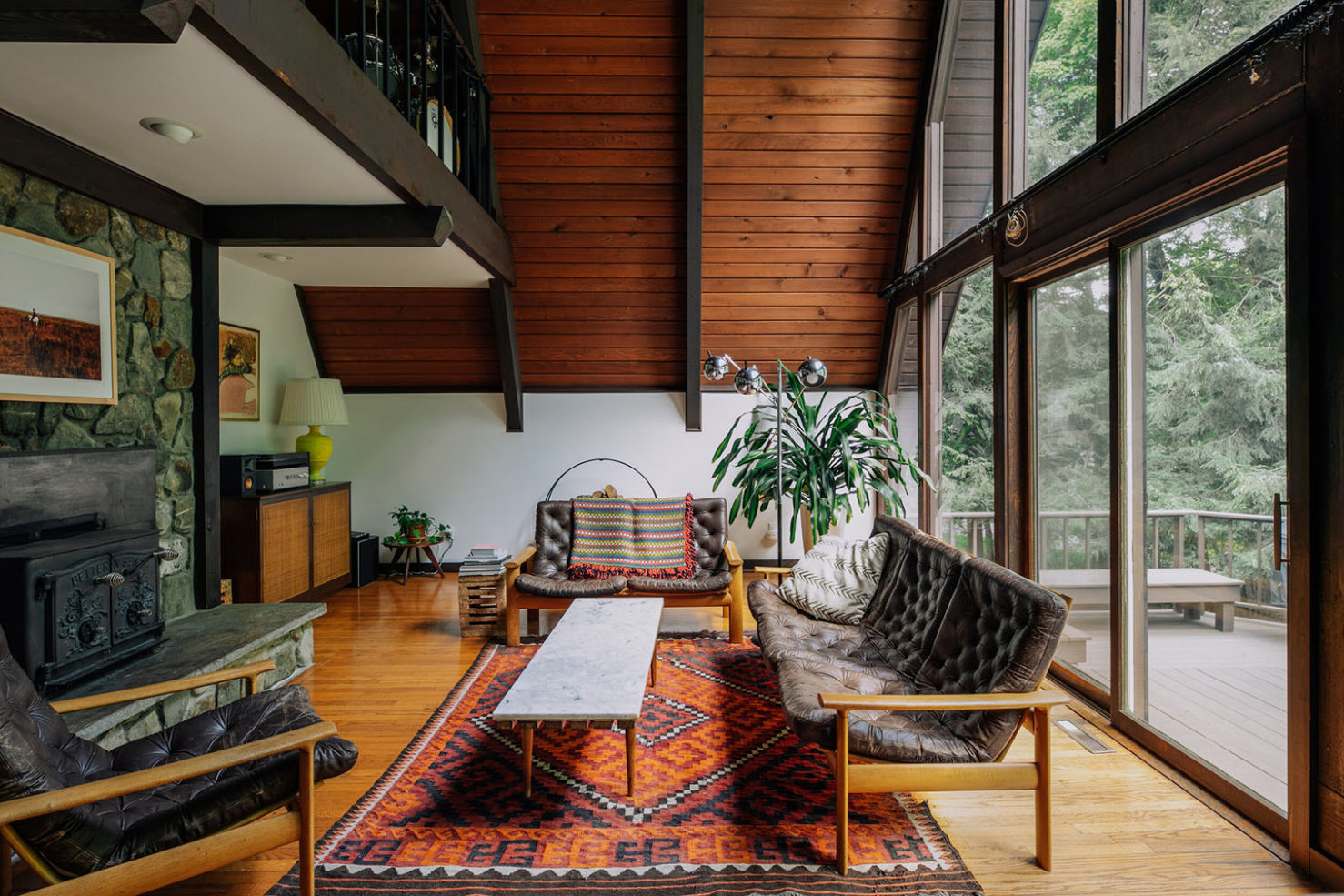 This Red Hook A-frame channels midcentury style in New York - The Spaces