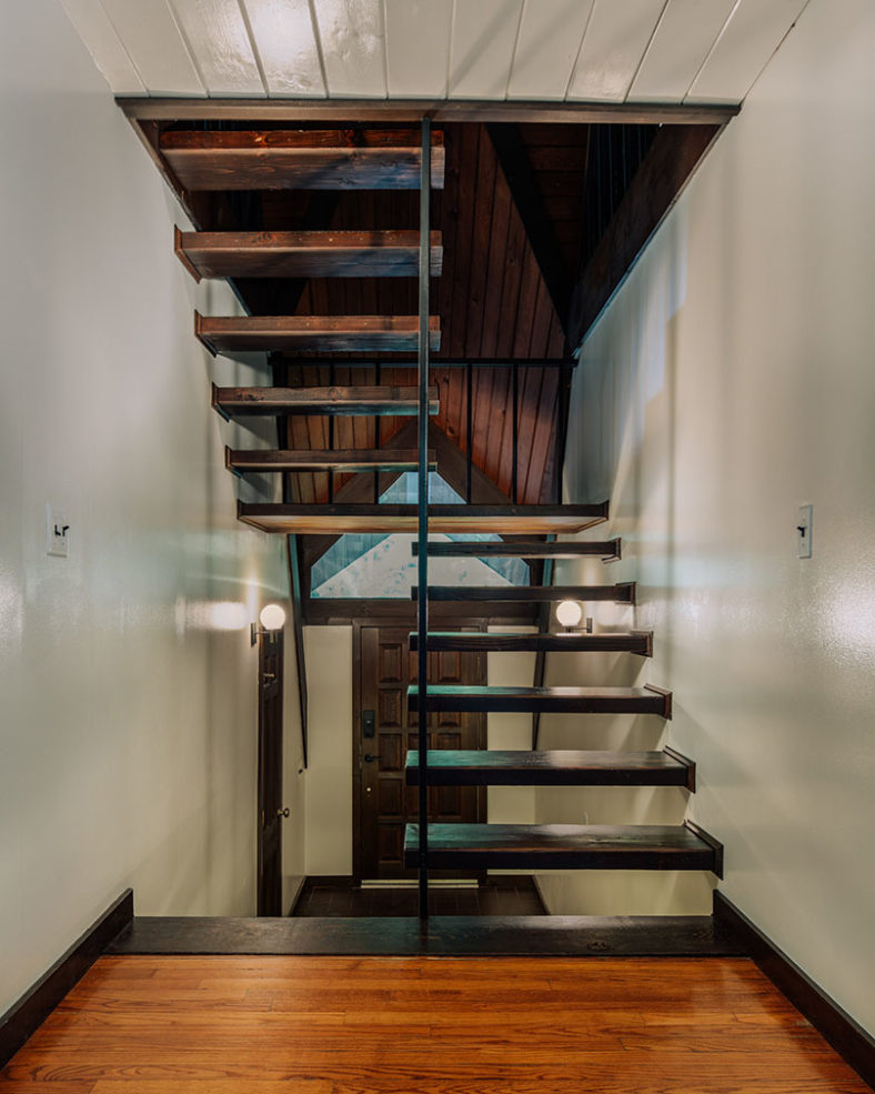 This Red Hook A-frame channels midcentury style in New York - The Spaces