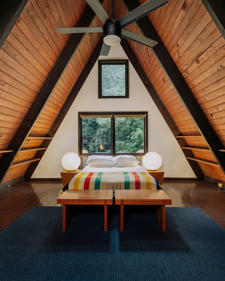 This Red Hook A-frame channels midcentury style in New York - The Spaces