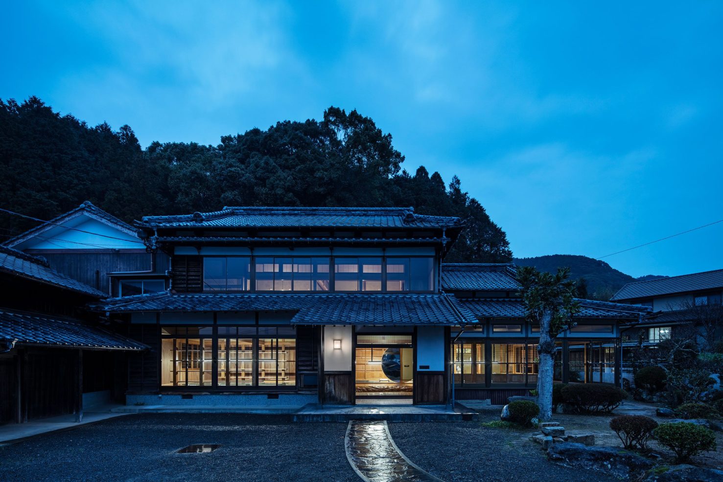A heritage house in Japan begins a new life as a ceramics showroom