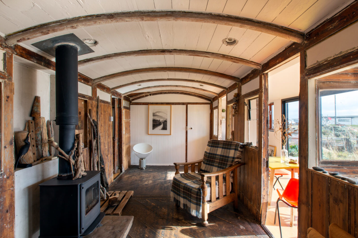 A train-carriage home in Dungeness asks for £425k - The Spaces