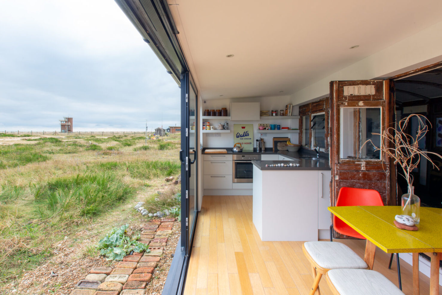 A train-carriage home in Dungeness asks for £425k - The Spaces