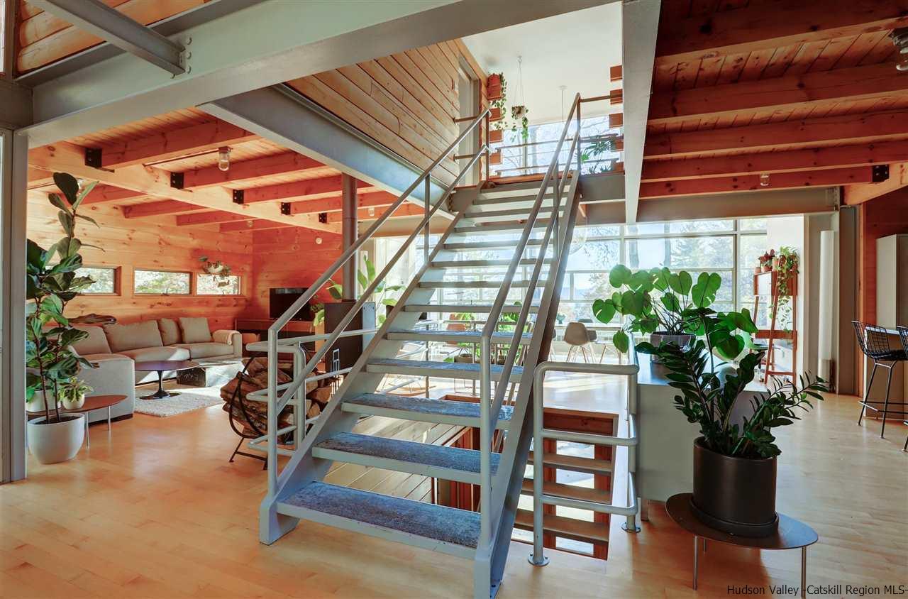 Woodland cabin meets International modernism at this New York hideaway ...