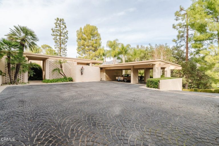 California compound by 'Architect to the Stars’ Hal Levitt lists for $6 ...