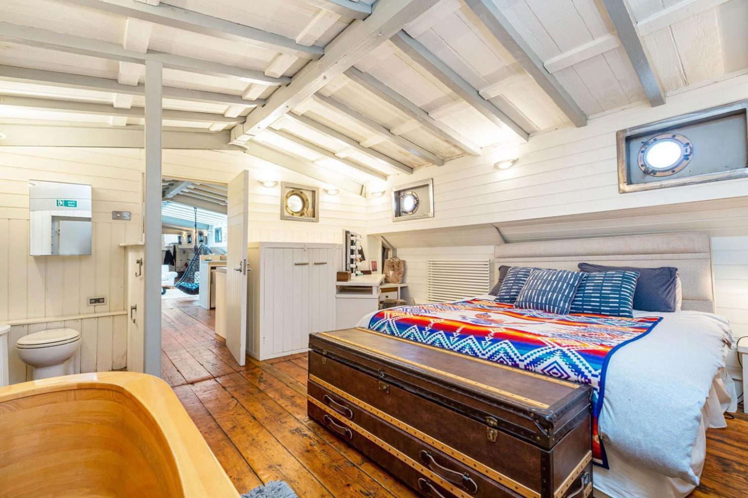 5 floating homes for sale right now in London - The Spaces