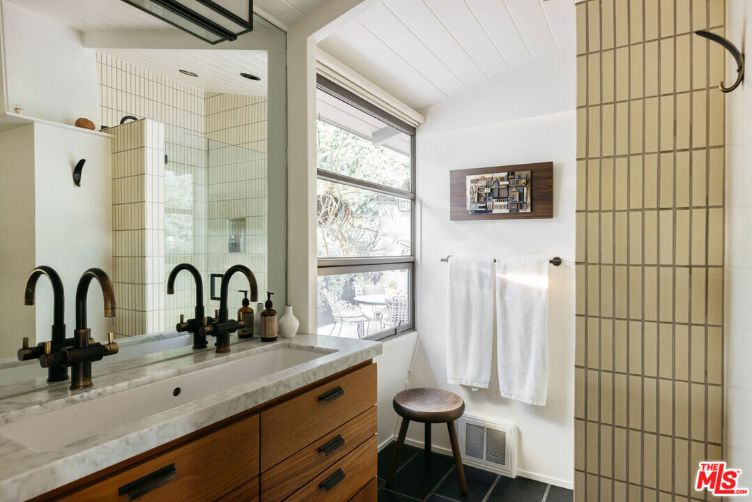 Lofty LA prefab by Kenneth Lind asks for $1.75m - The Spaces