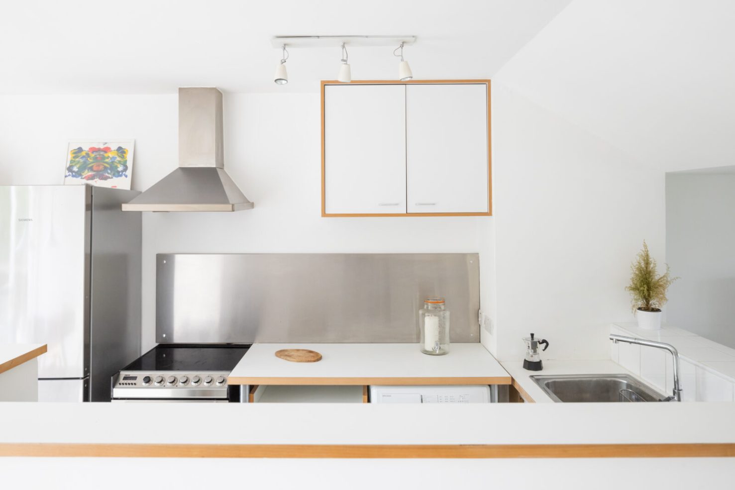 This London apartment offers a bite of 1960s British Modernism - The Spaces