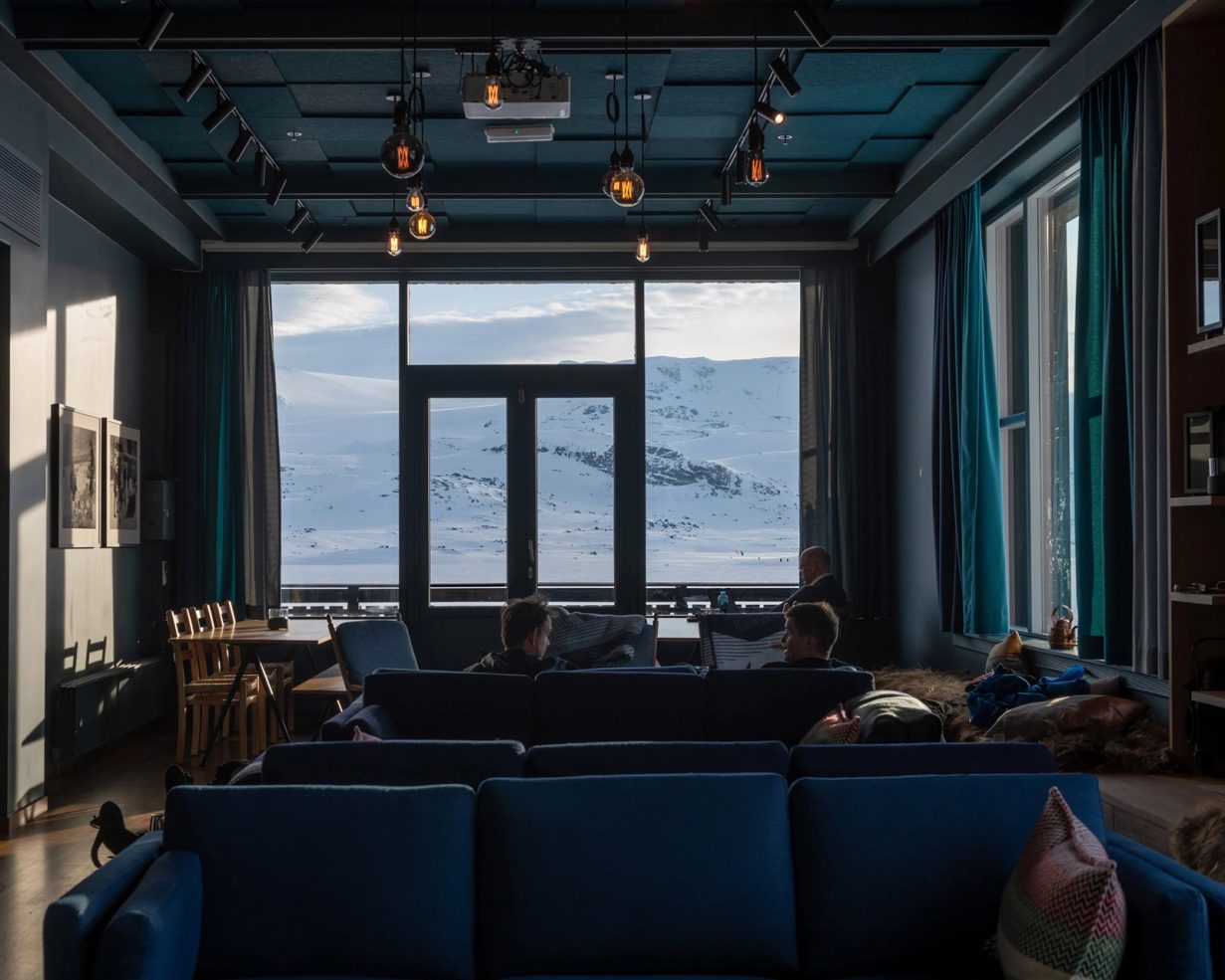 Snøhetta embraces blue and orange for its overhaul of Hotel Finse 1222 ...