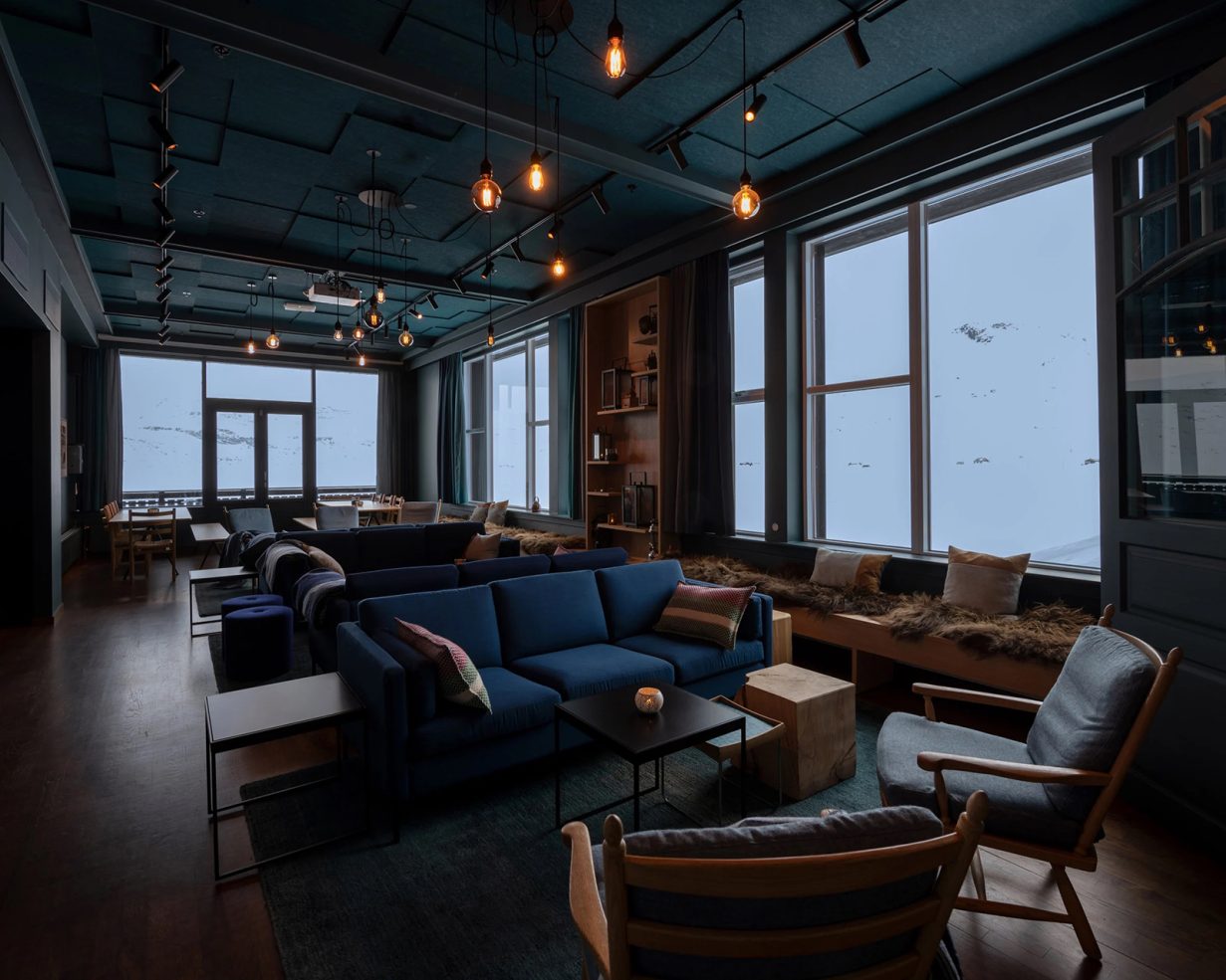 Snøhetta embraces blue and orange for its overhaul of Hotel Finse 1222 ...