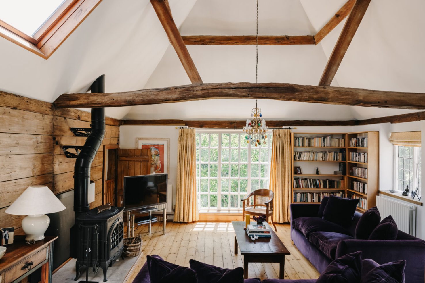 This converted coach house sleeps 10 under original wood beams - The Spaces