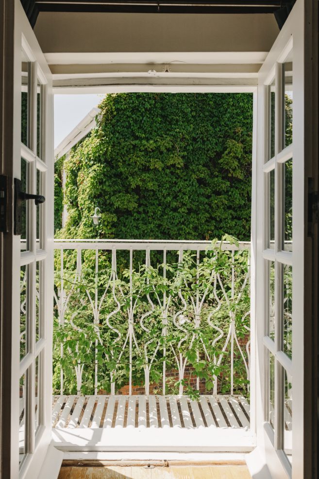 This converted coach house sleeps 10 under original wood beams - The Spaces