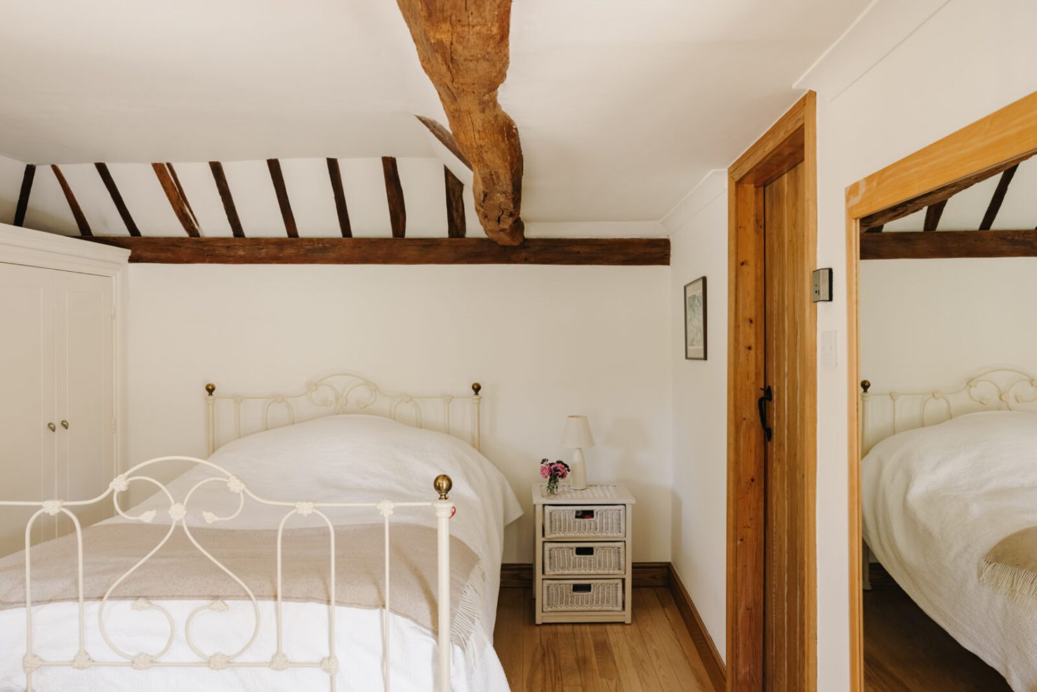 This converted coach house sleeps 10 under original wood beams - The Spaces