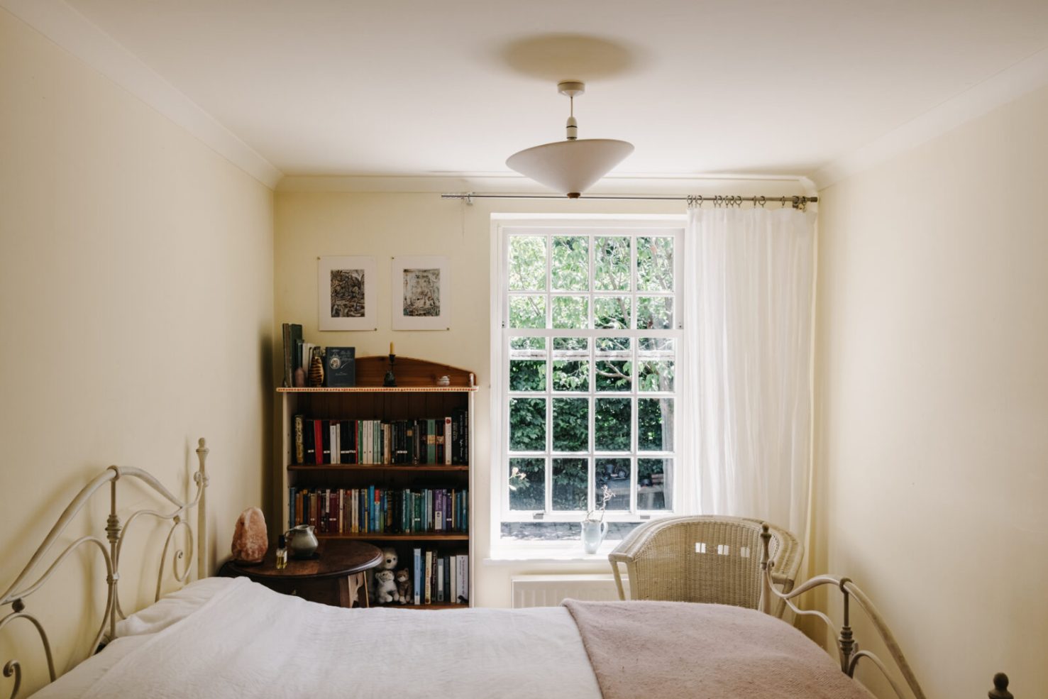 This converted coach house sleeps 10 under original wood beams - The Spaces