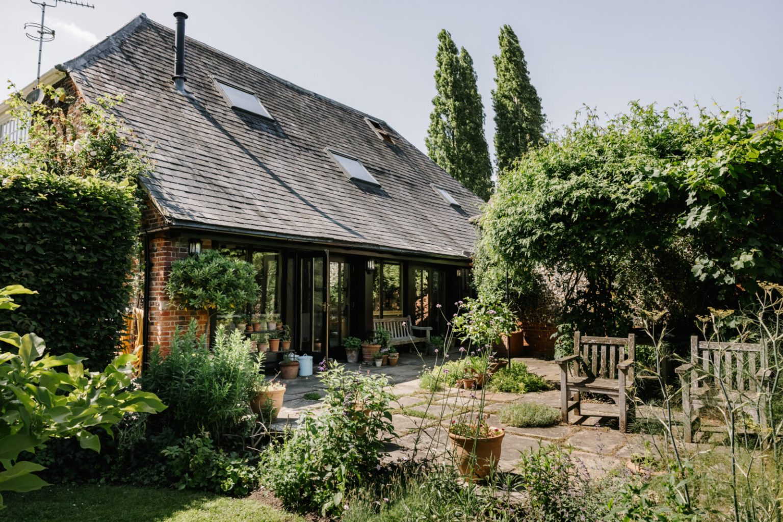 This converted coach house sleeps 10 under original wood beams - The Spaces