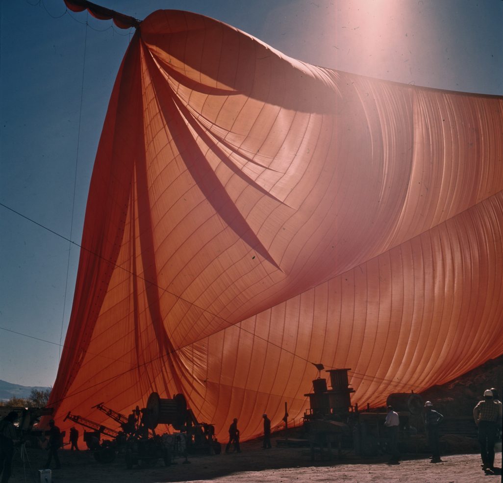 Christo and Jeanne-Claude's 'Ephemeral Nature' show unravels the duo's ...