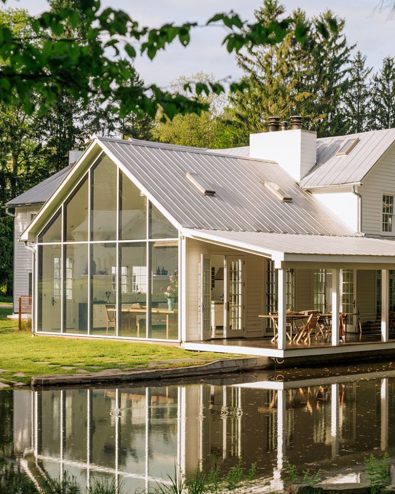 Floating New York farmhouse asks for $2.875m - The Spaces
