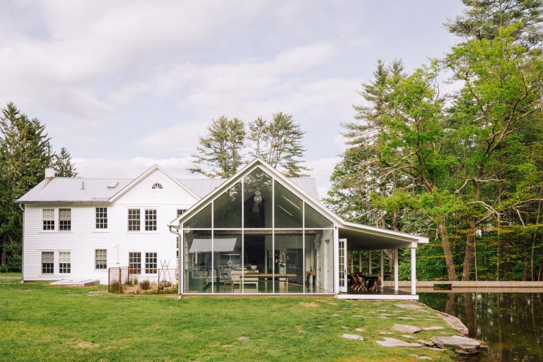 Floating New York farmhouse asks for $2.875m - The Spaces