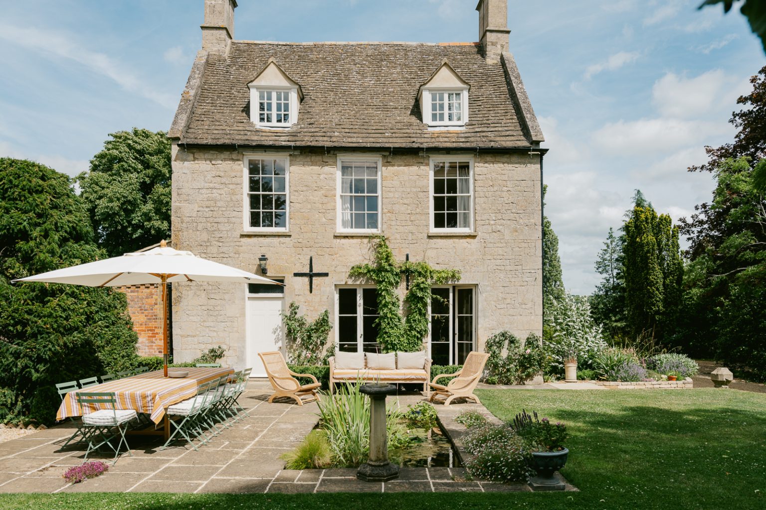 Soothing pinks set the tone inside this renovated Georgian manor in ...