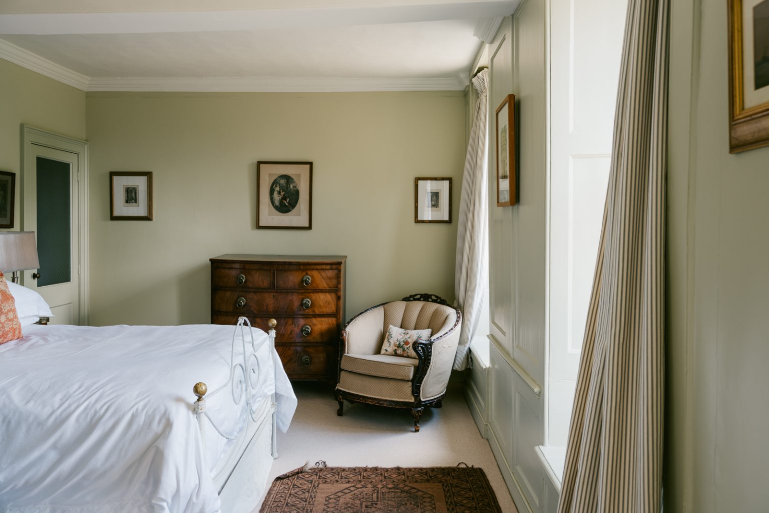 Soothing pinks set the tone inside this renovated Georgian manor in ...