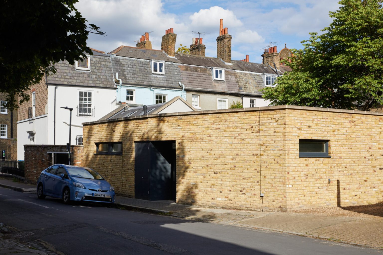 E2 Architects designs a south London studio that feels like a houseboat ...