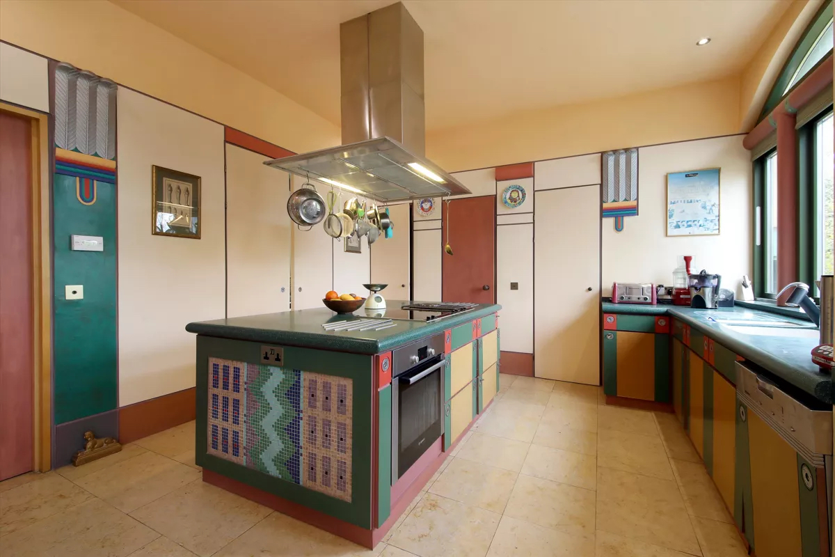 John Outram’s postmodern masterpiece Sphinx Hill is for sale - The Spaces