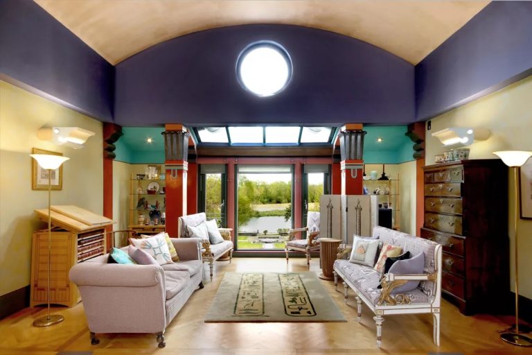 John Outram’s postmodern masterpiece Sphinx Hill is for sale - The Spaces