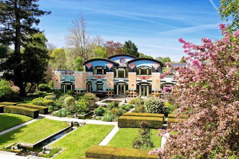 John Outram’s postmodern masterpiece Sphinx Hill is for sale - The Spaces