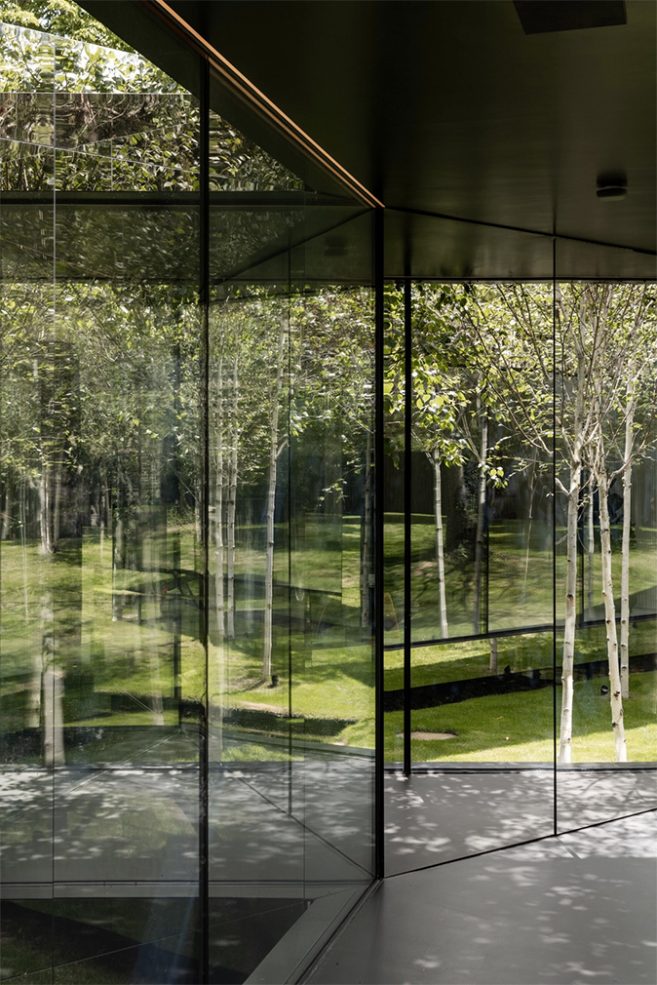 An ‘Invisible’ house is for sale in Warwickshire - The Spaces