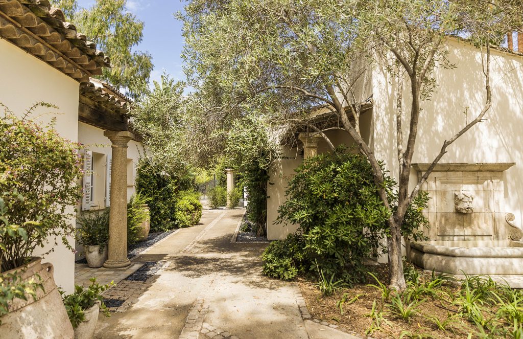 La Tartane Saint-Tropez is an unpretentious take on French hospitality ...