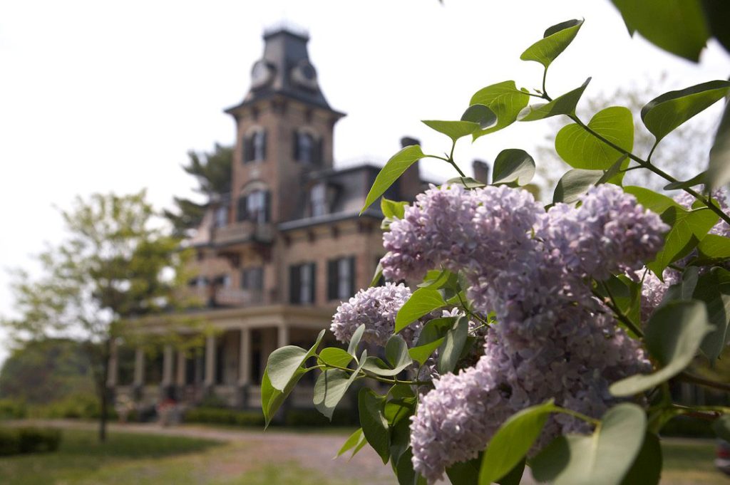 A historic Hudson Valley mansion is now a 12-room hotel - The Spaces