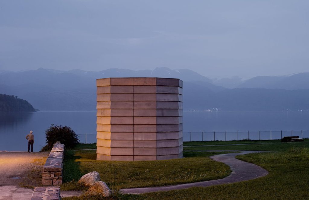 James Turrell installs a mystical Skyspace next to a Norwegian fjord ...
