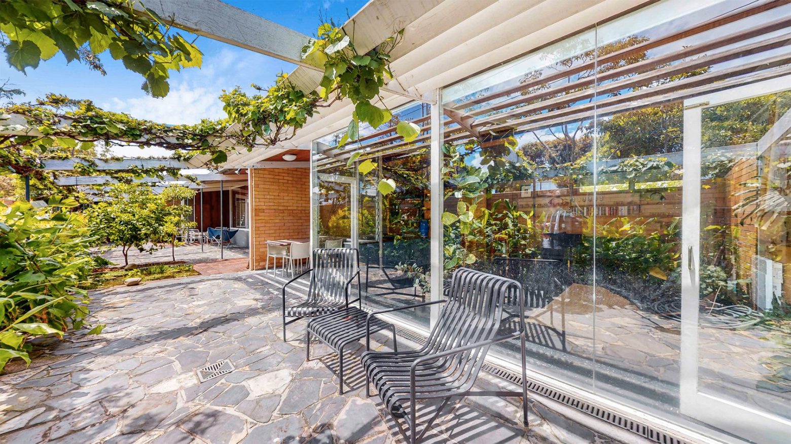 Robin Boyd’s Bridgford House is for rent in Melbourne - The Spaces