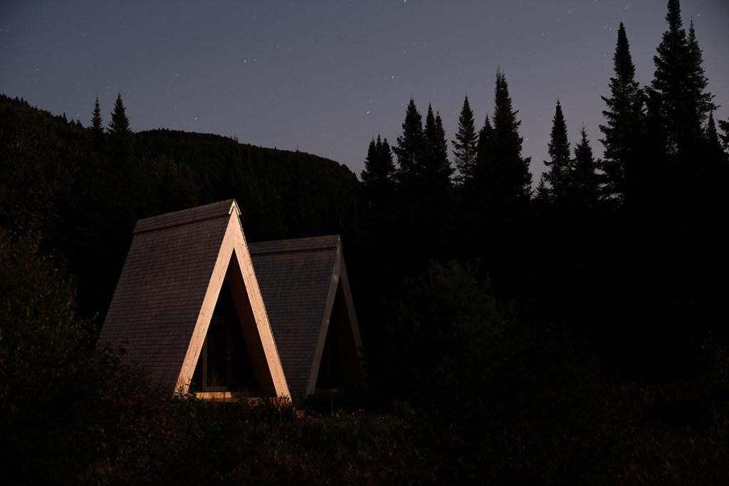 These dramatic A frames sit on the edge of Quebec’s Mont-Tremblant National Park