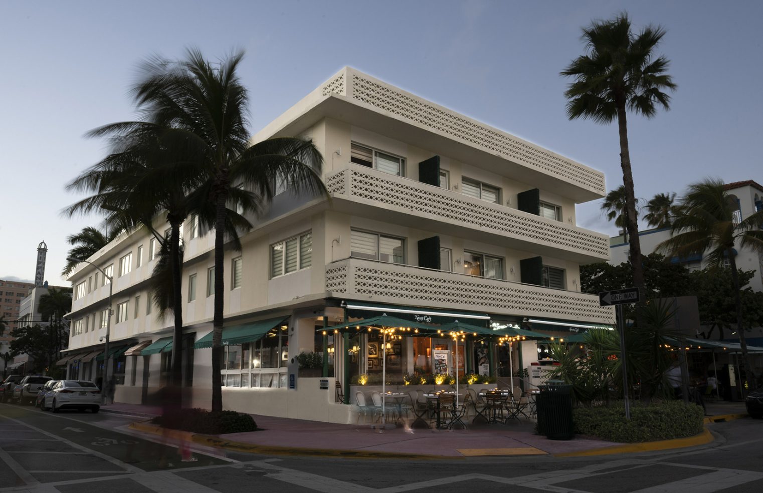 Legendary Miami haunt News Cafe reopens after a revamp - The Spaces