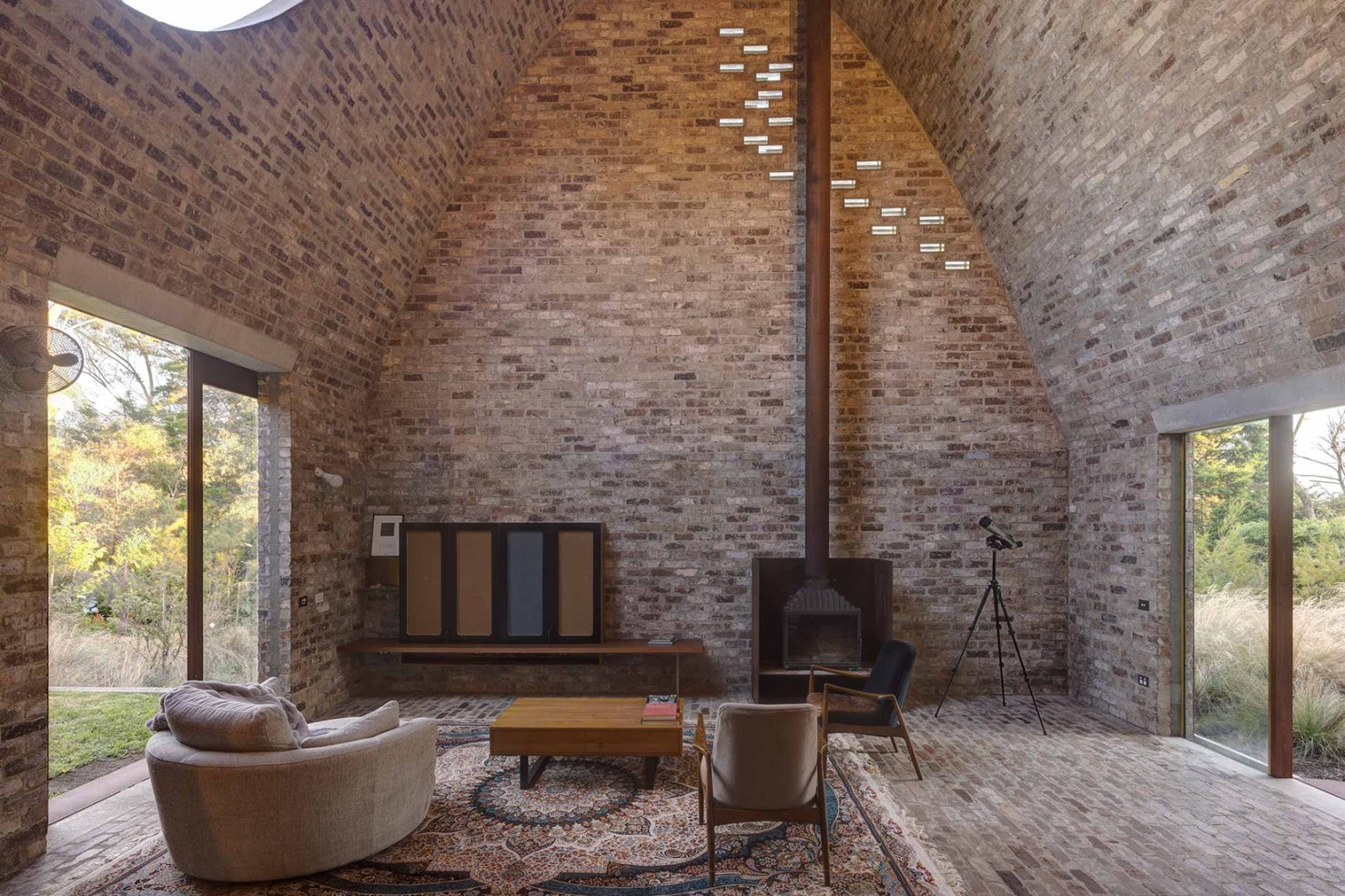 Sky-gazing home by Peter Stutchbury hits the market near the Blue ...