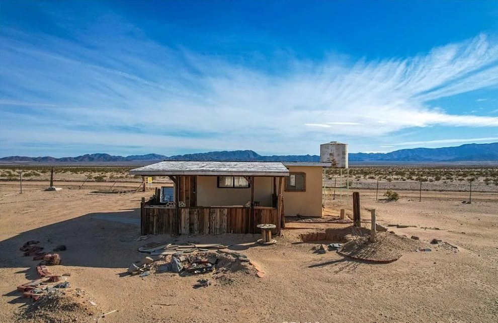 Kererū Retreat is an off-grid shack in the foothills of New Zealand’s ...