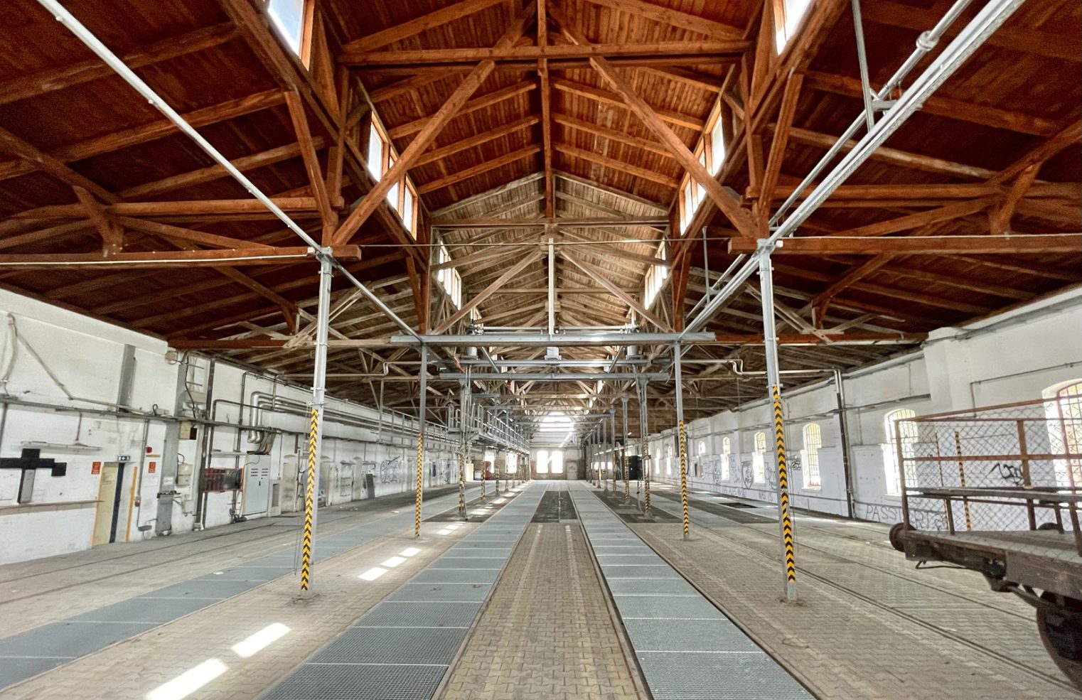 An old transport depot becomes a food hall in Vienna's 12th District ...