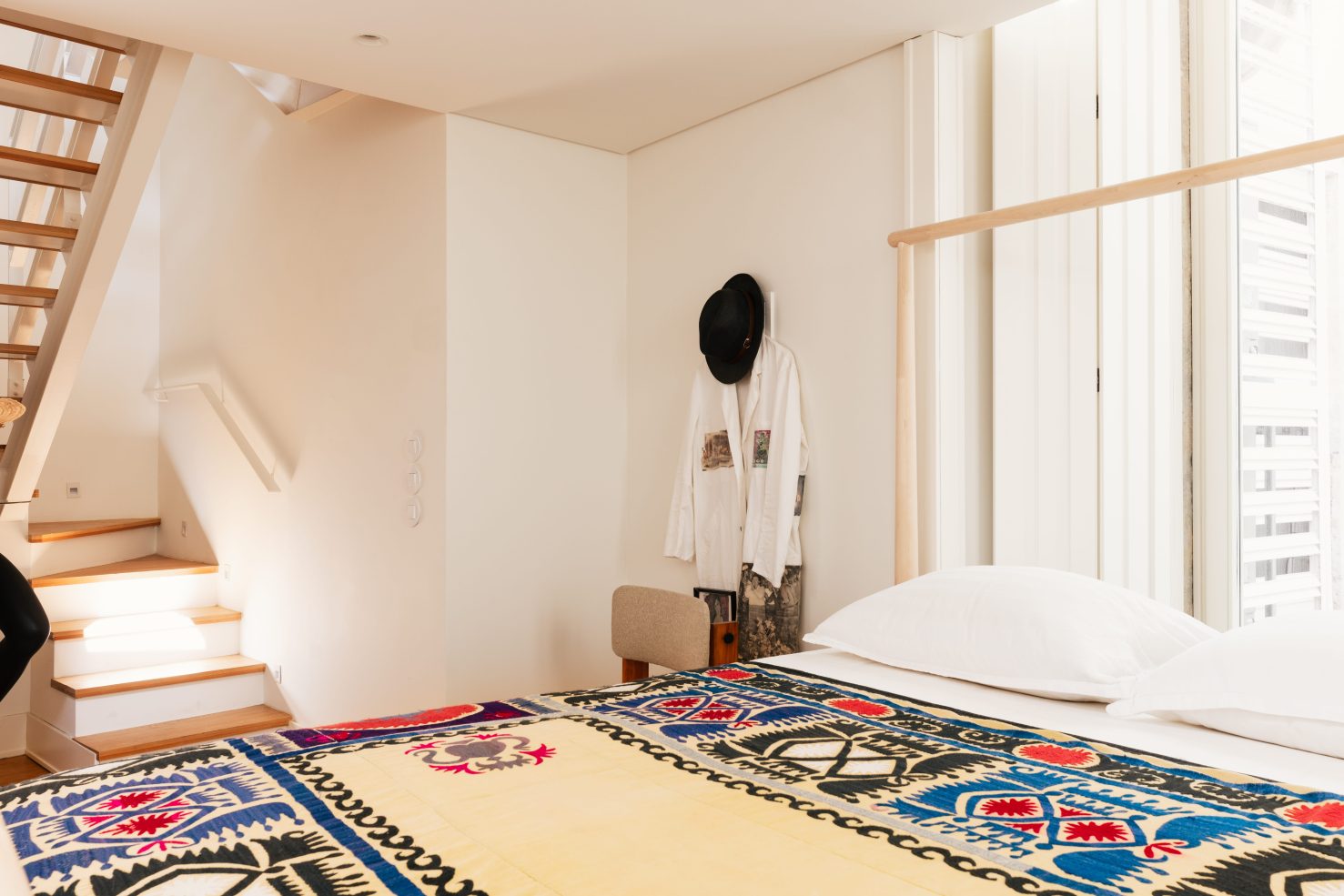 A historic facade hides modern living spaces at this Lisbon townhouse ...