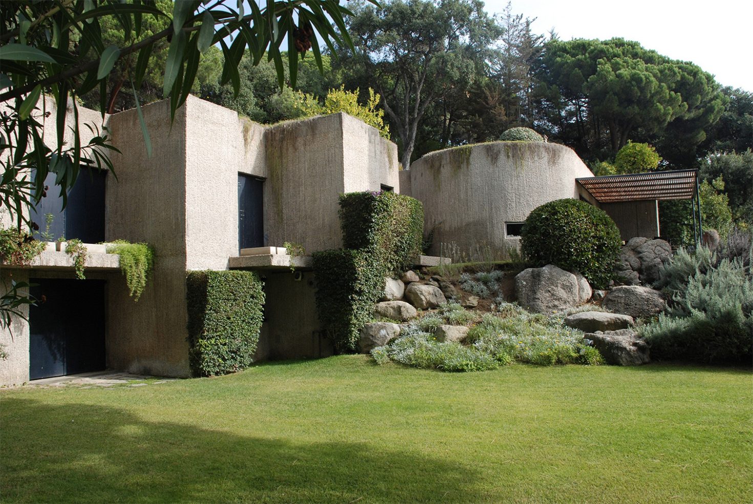 Javier Barba’s first bioclimatic Barcelona house is for sale - The Spaces