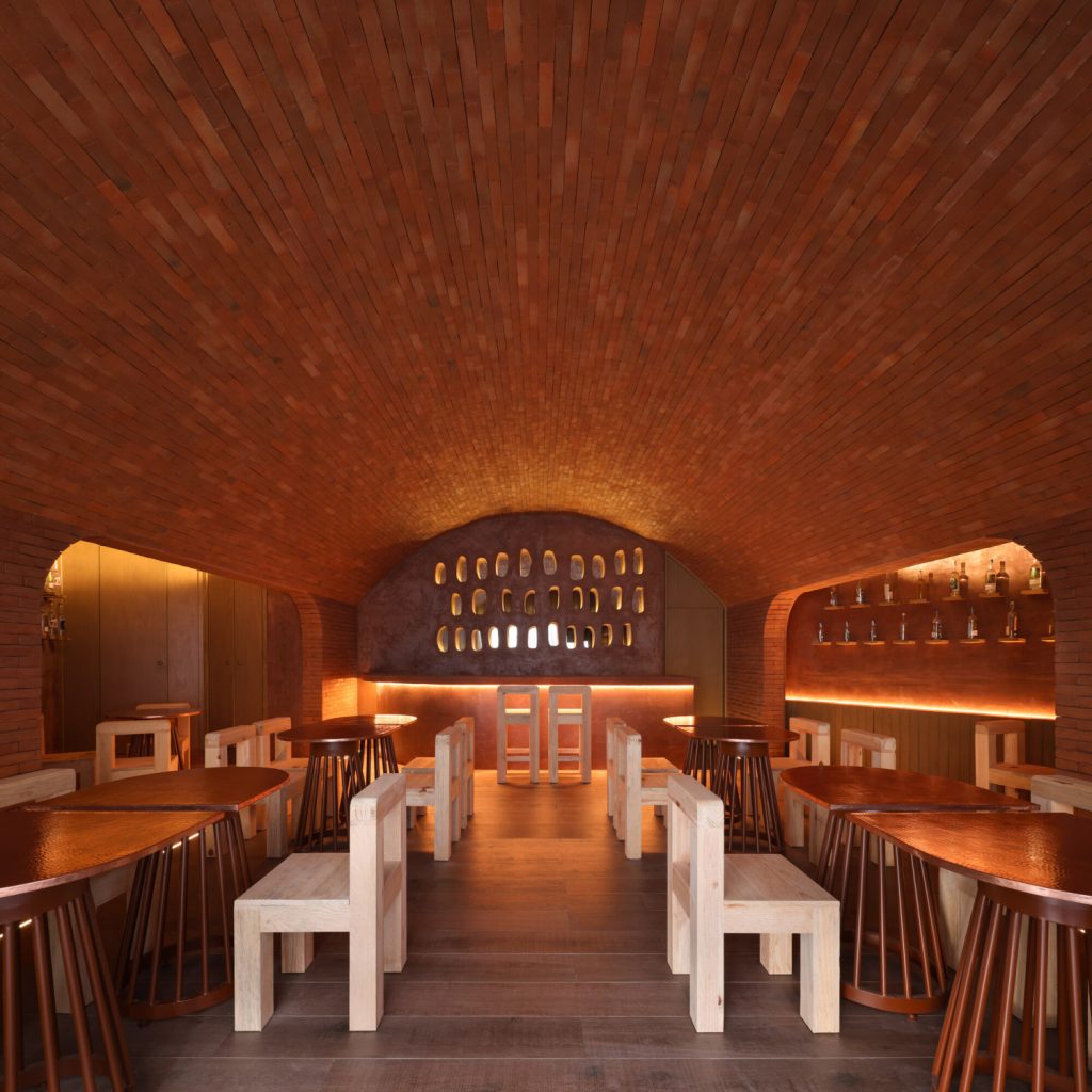 Mexican mezcal bar El Maguey opens in a glowing, vaulted space in ...