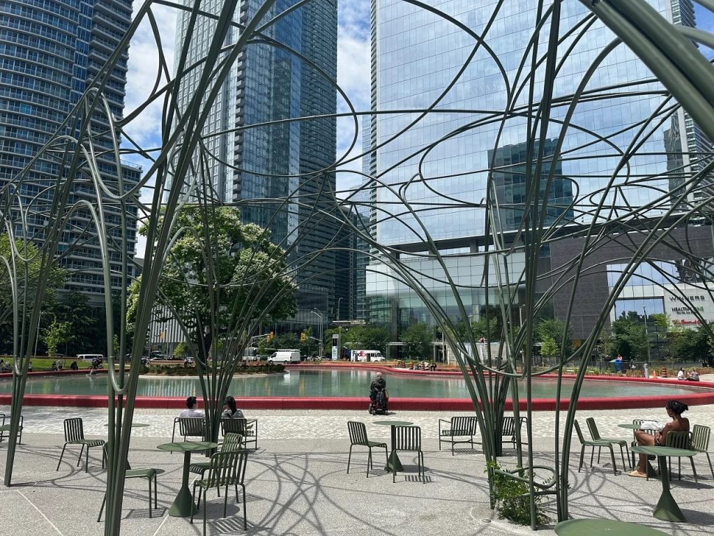 Toronto's heart-shaped Love Park opens to the public - The Spaces