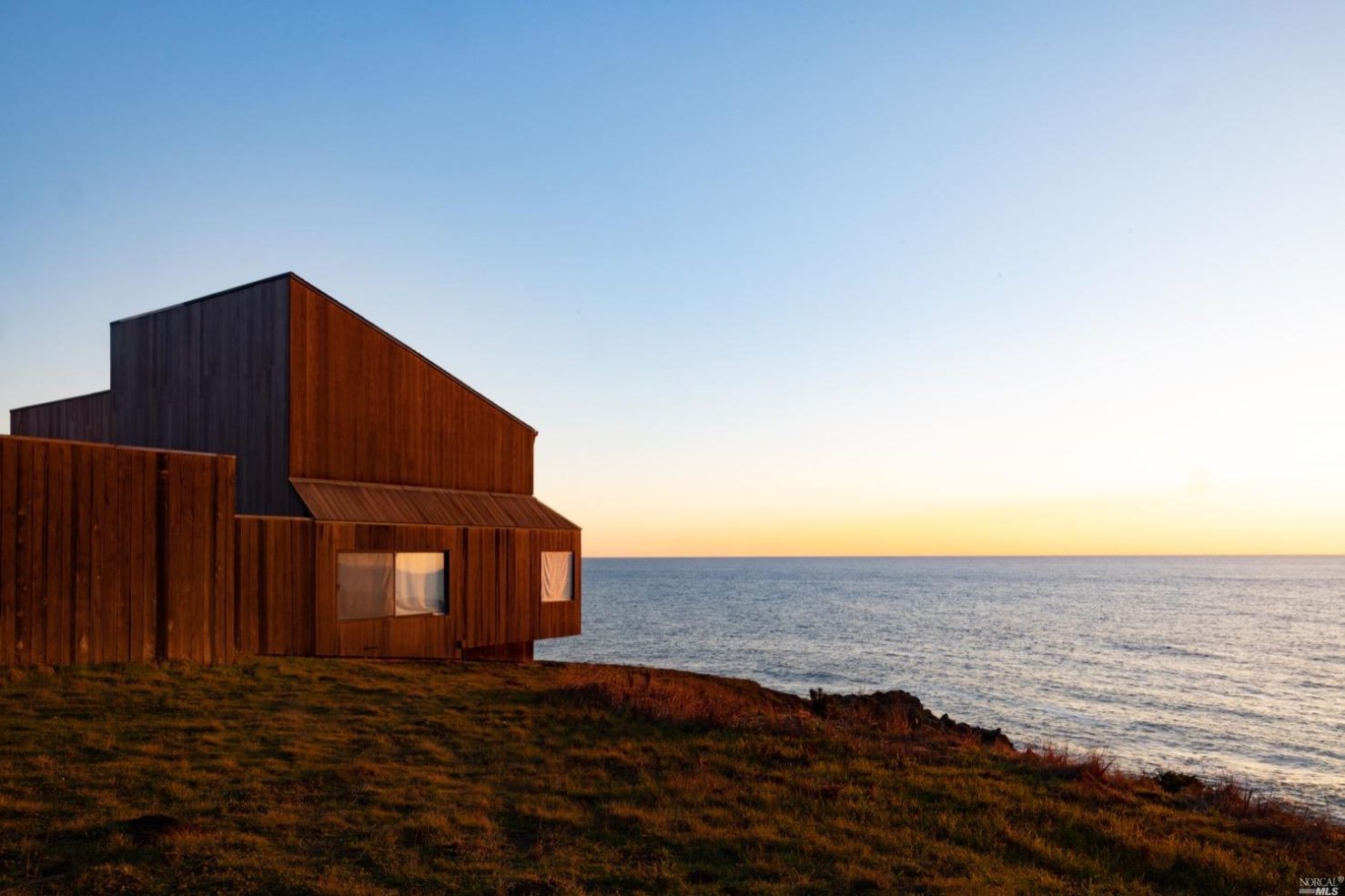 A clifftop Sea Ranch condo asks for $1.7m - The Spaces