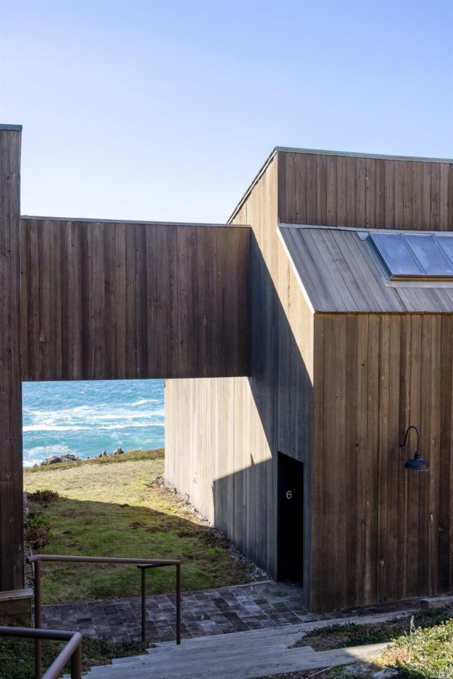 A clifftop Sea Ranch condo asks for $1.7m - The Spaces