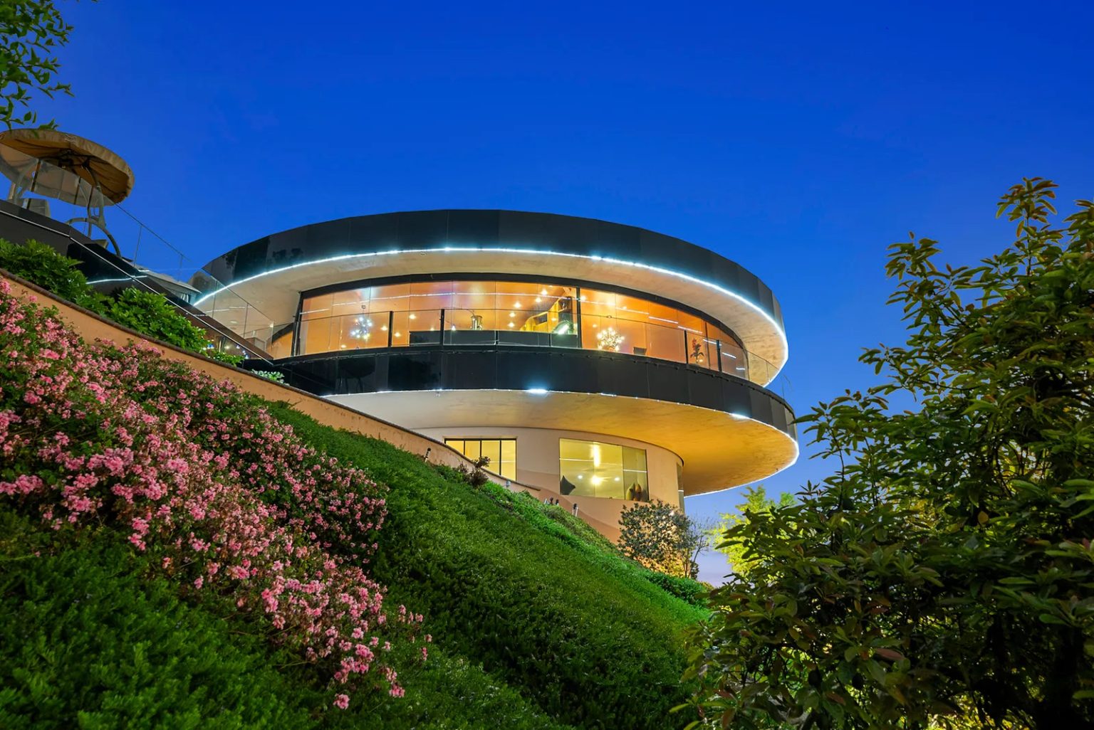 The world’s ‘most famous’ rotating house is for sale in San Diego - The ...