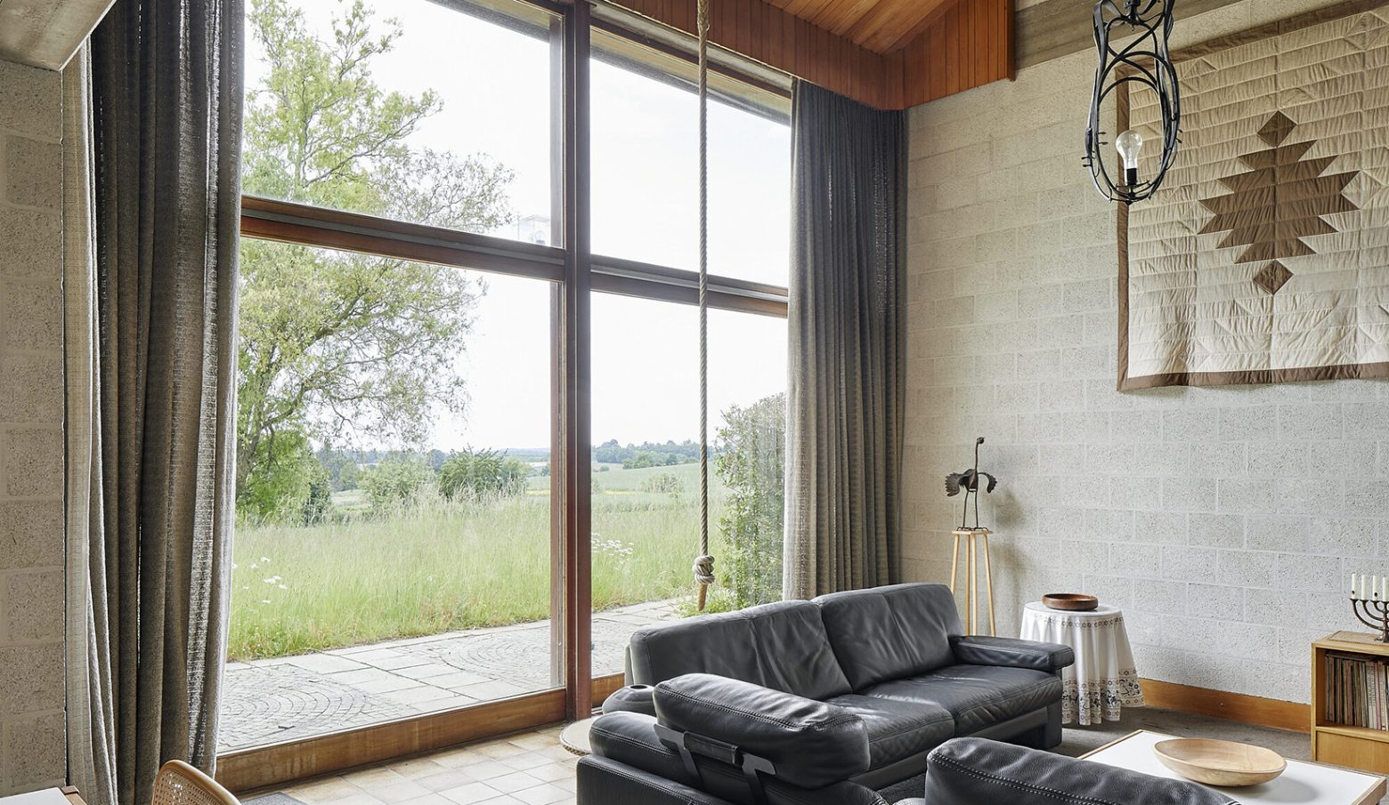 A 1970s brutalist home outside of Leuven asks for €795k - The Spaces