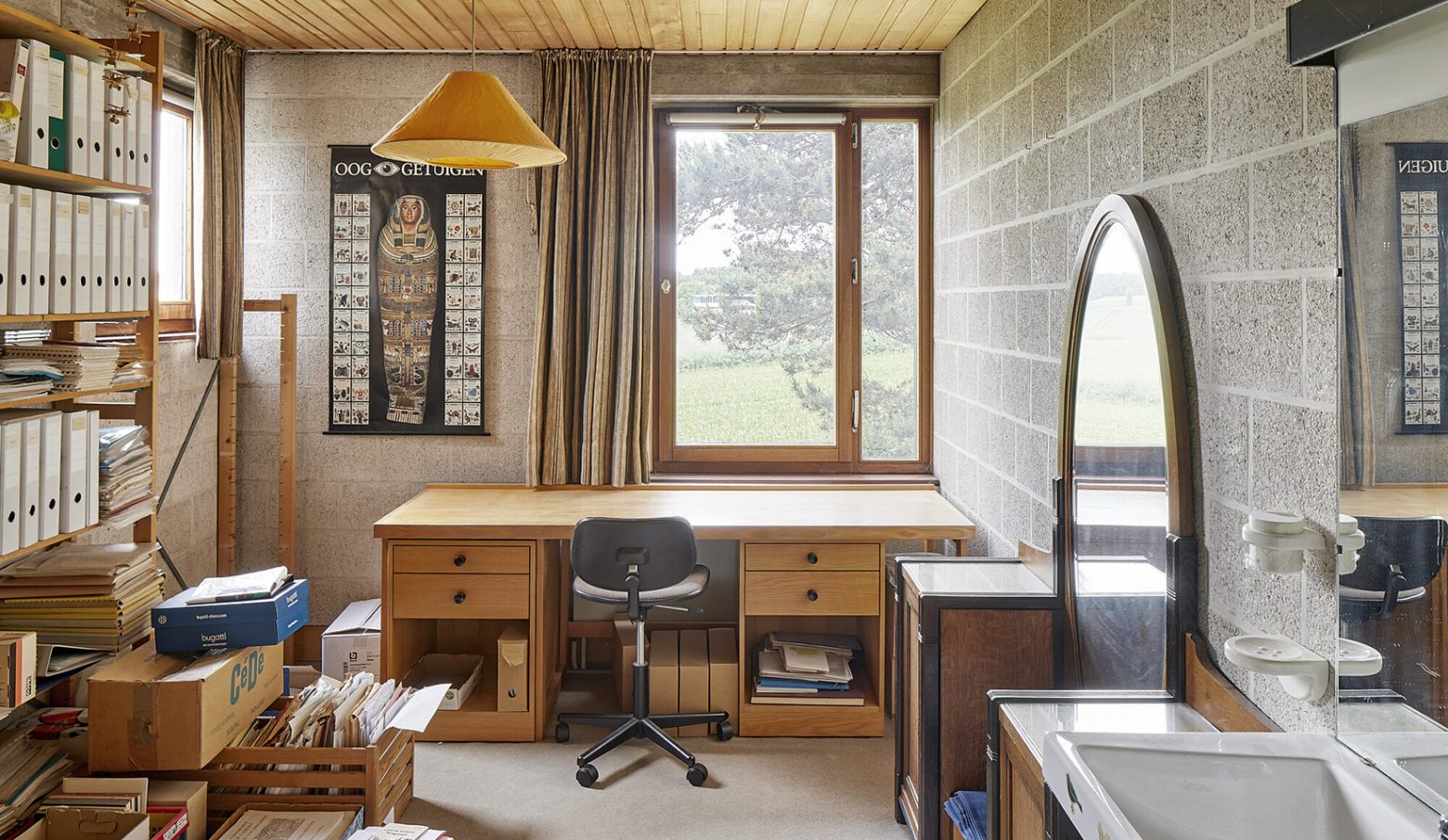 A 1970s brutalist home outside of Leuven asks for €795k - The Spaces