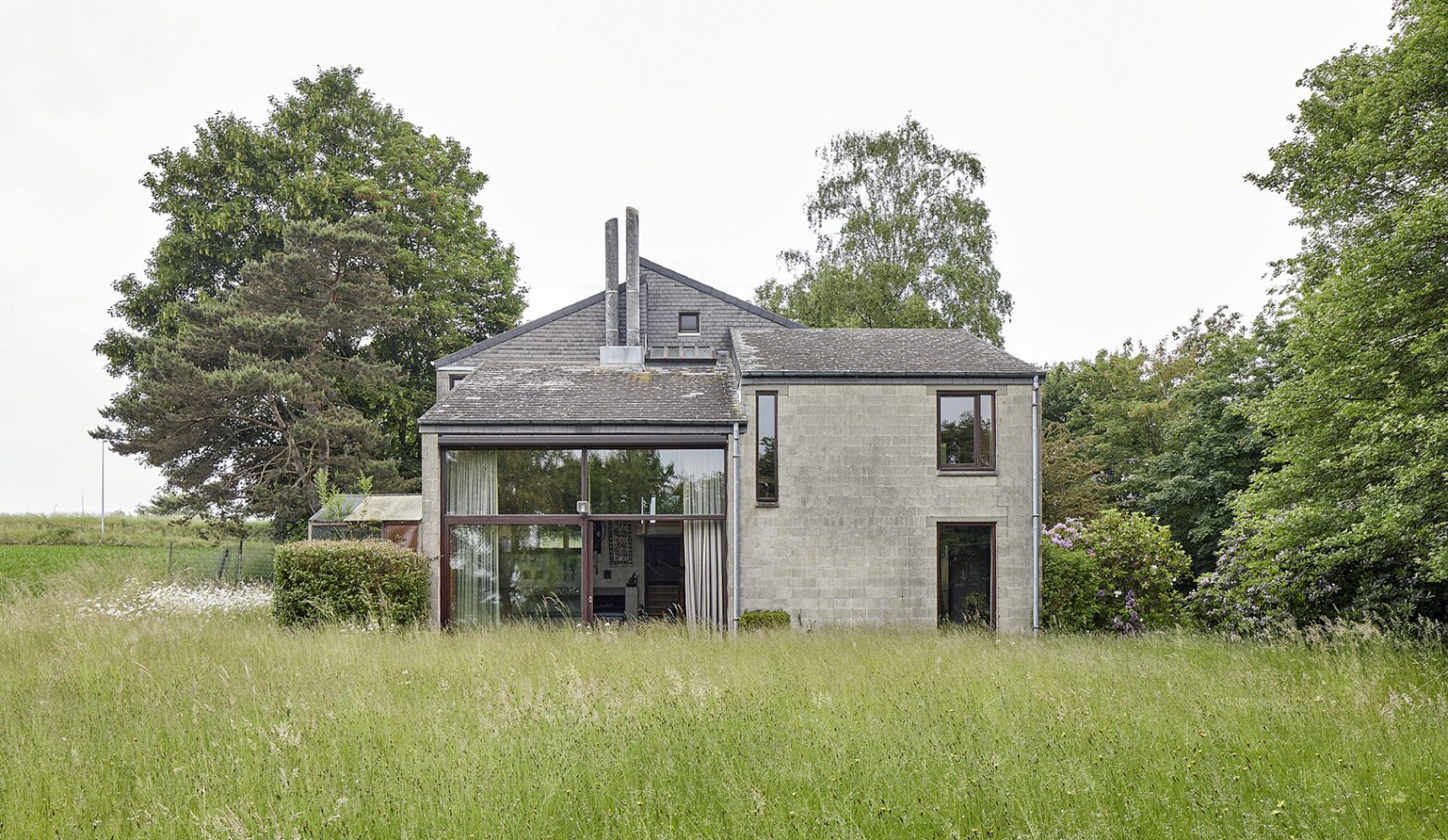 A 1970s brutalist home outside of Leuven asks for €795k - The Spaces