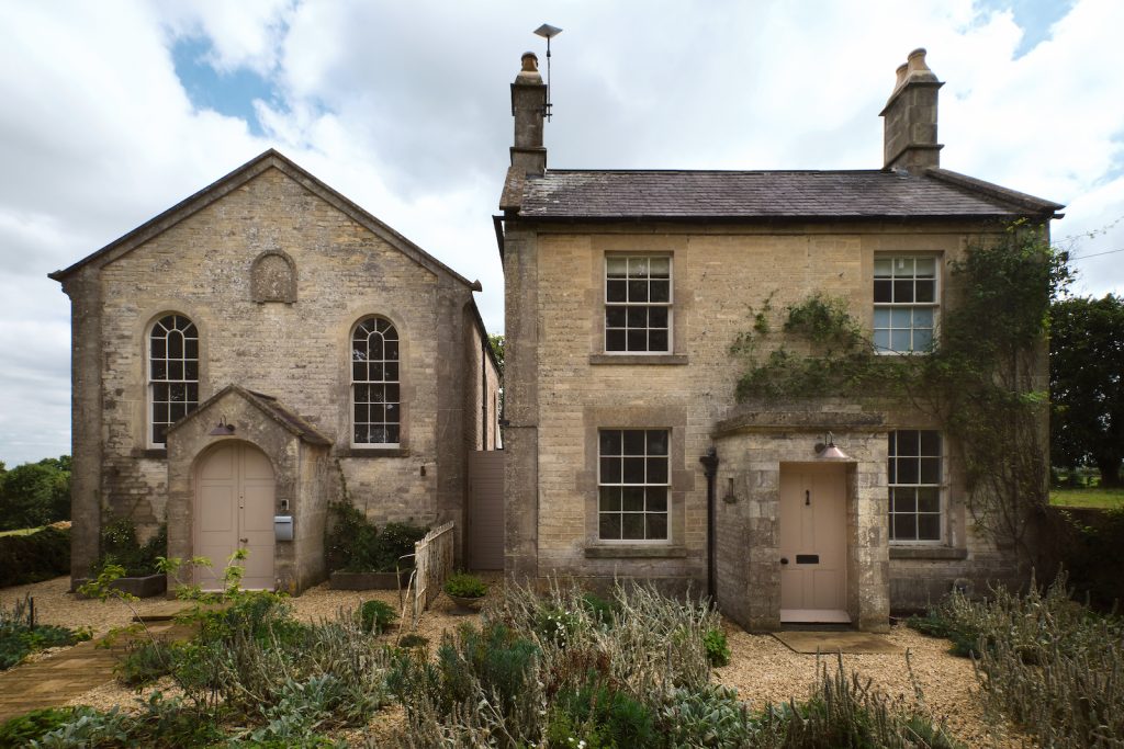 A renovated chapel hits the market in the Cotswolds - The Spaces