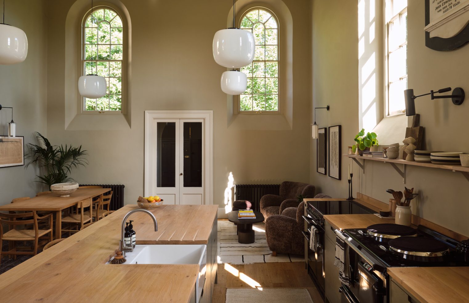 A renovated chapel hits the market in the Cotswolds - The Spaces