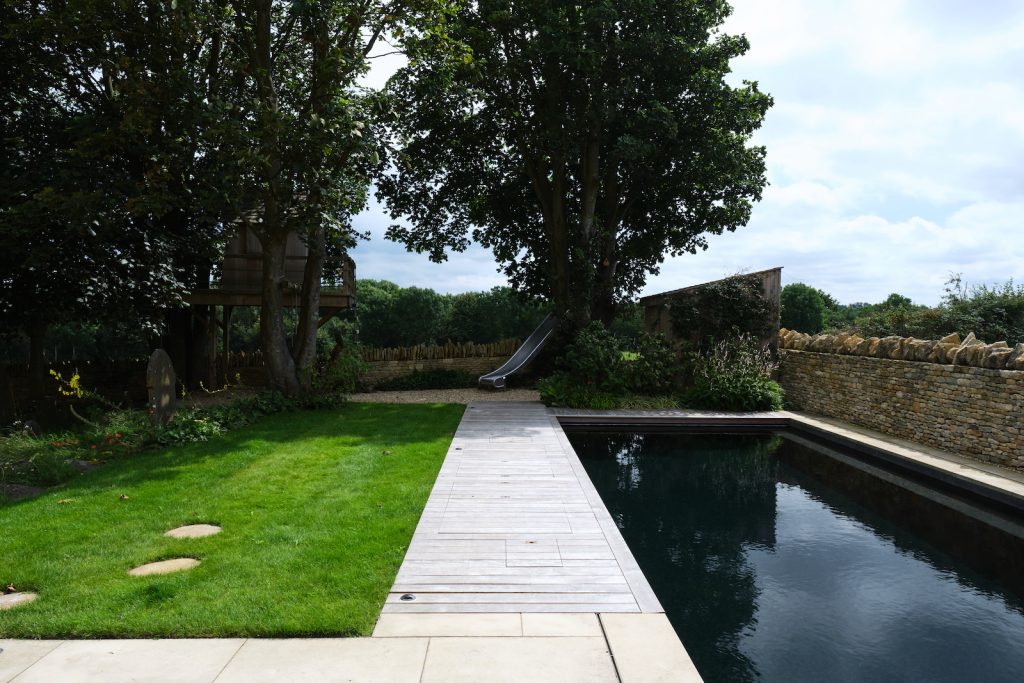 A renovated chapel hits the market in the Cotswolds - The Spaces